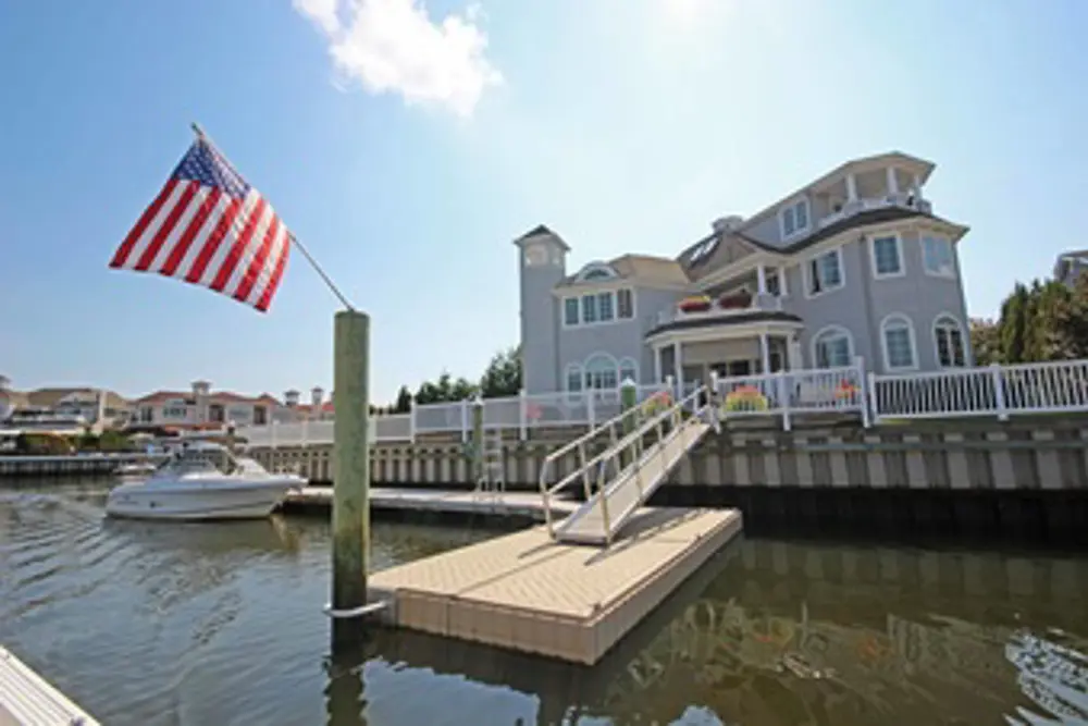 Floating Boat Docks Florida: Why They are Perfect for Florida